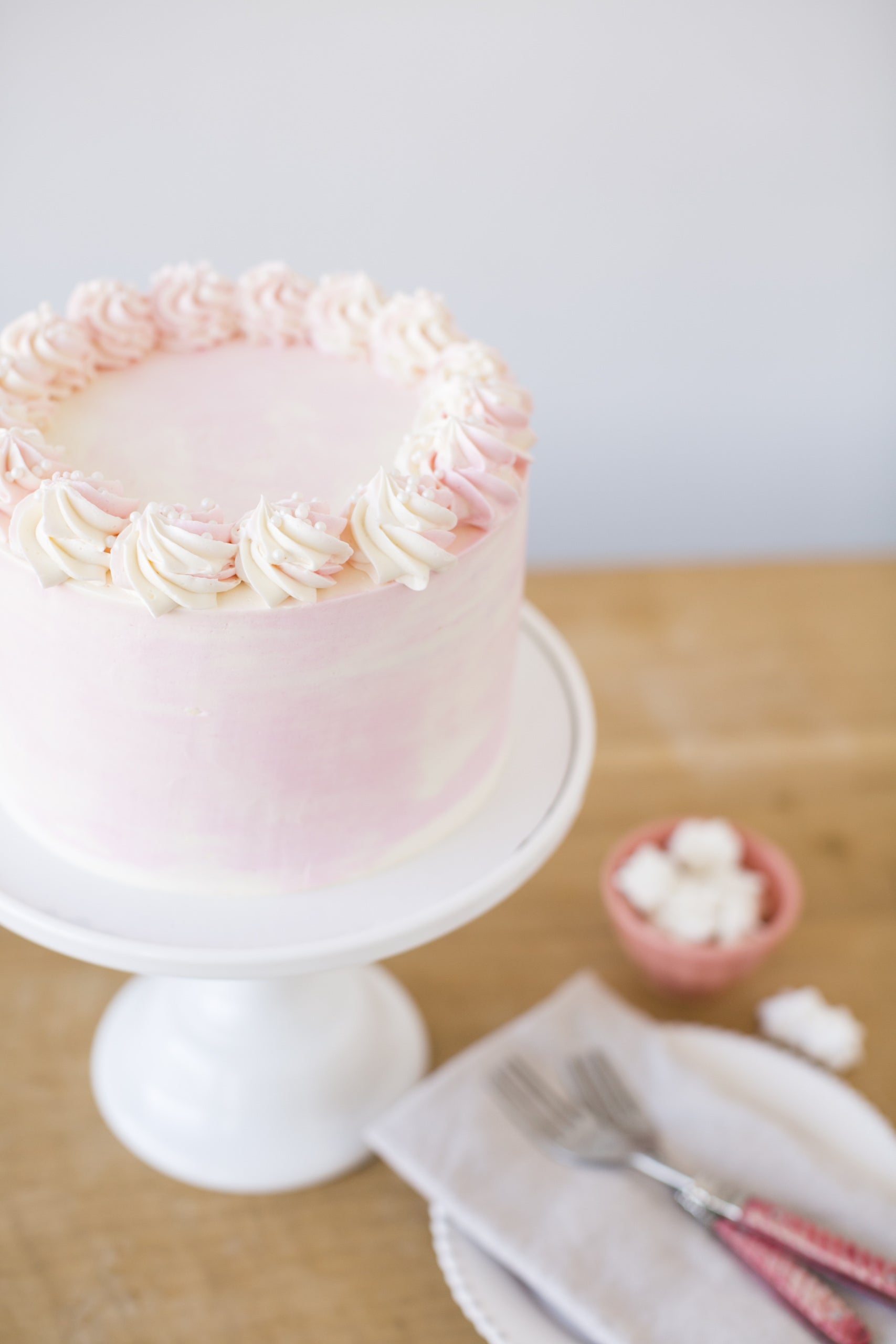 STRAWBERRIES & CHAMPAGNE CAKE - (champagne cake, strawberry filling ...